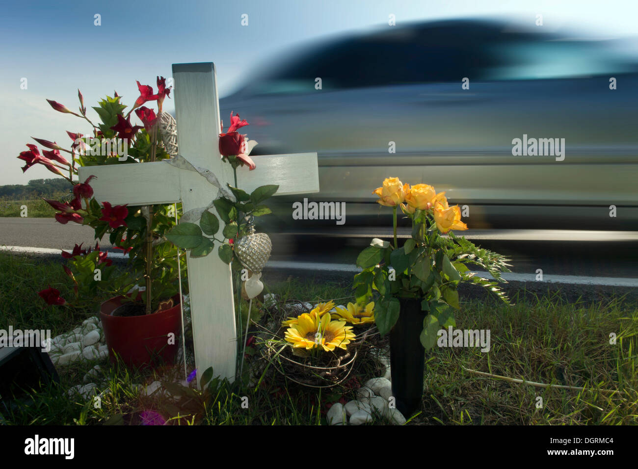 Wooden remembrance cross hi-res stock photography and images - Alamy