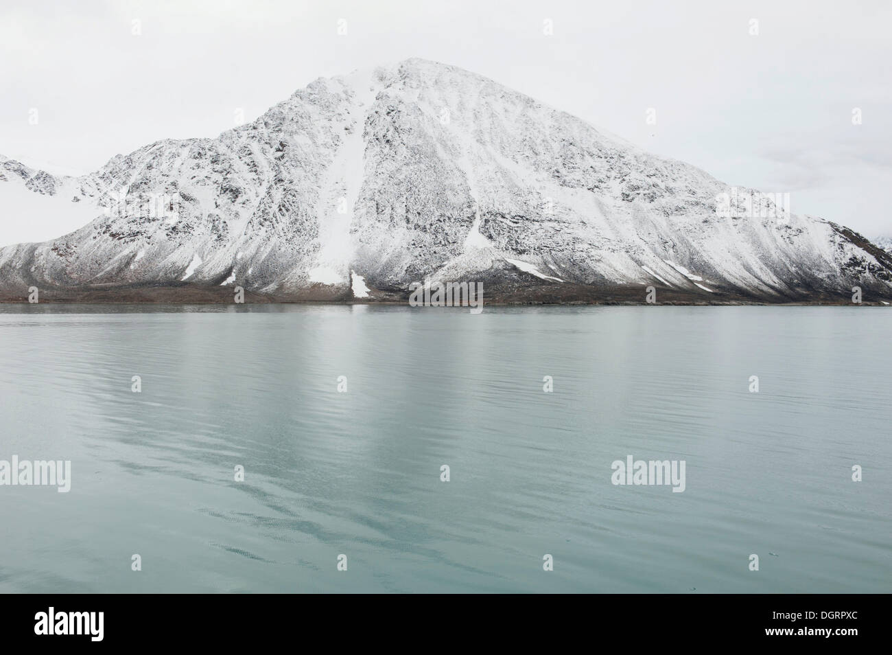 Snow-covered Smeerenburg Mountain, Smeerenburgfjorden, Amsterdamøya ...