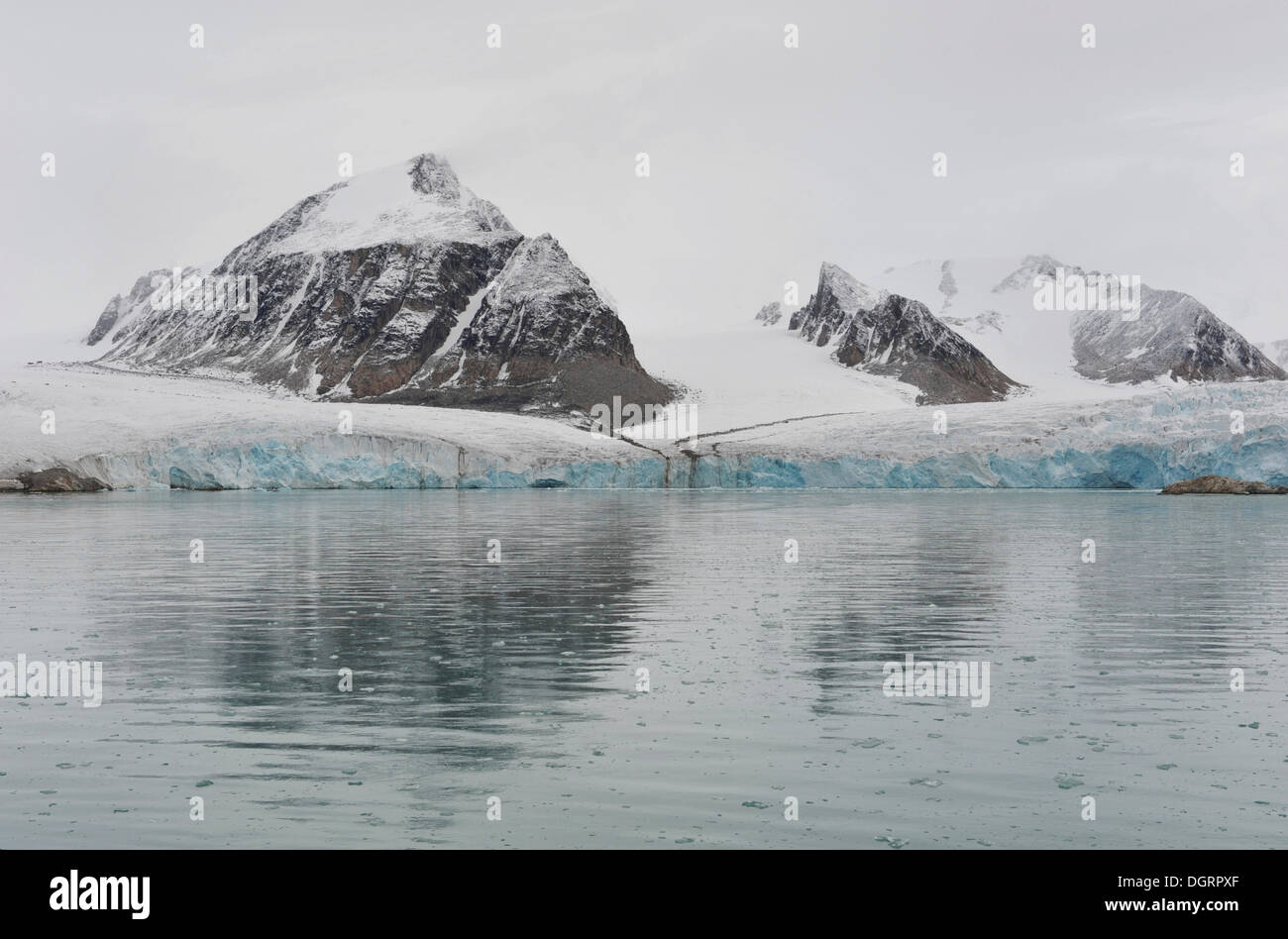 Ice edge off svalbard hi-res stock photography and images - Alamy