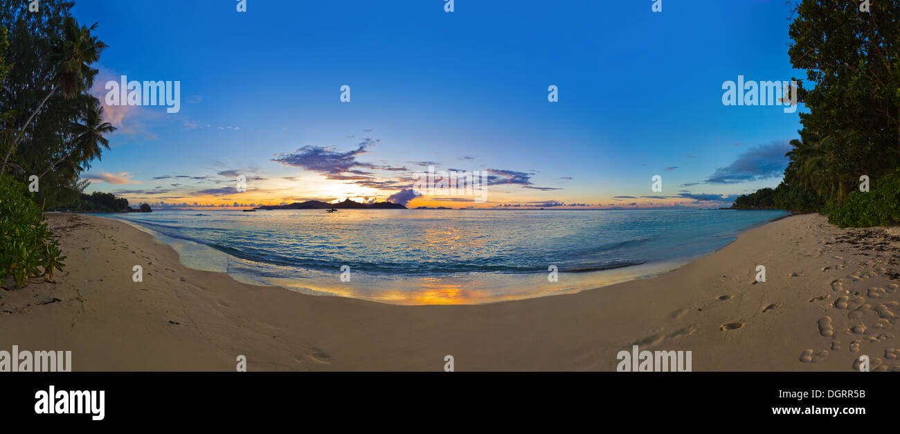 Beach sunset panorama hi-res stock photography and images - Alamy