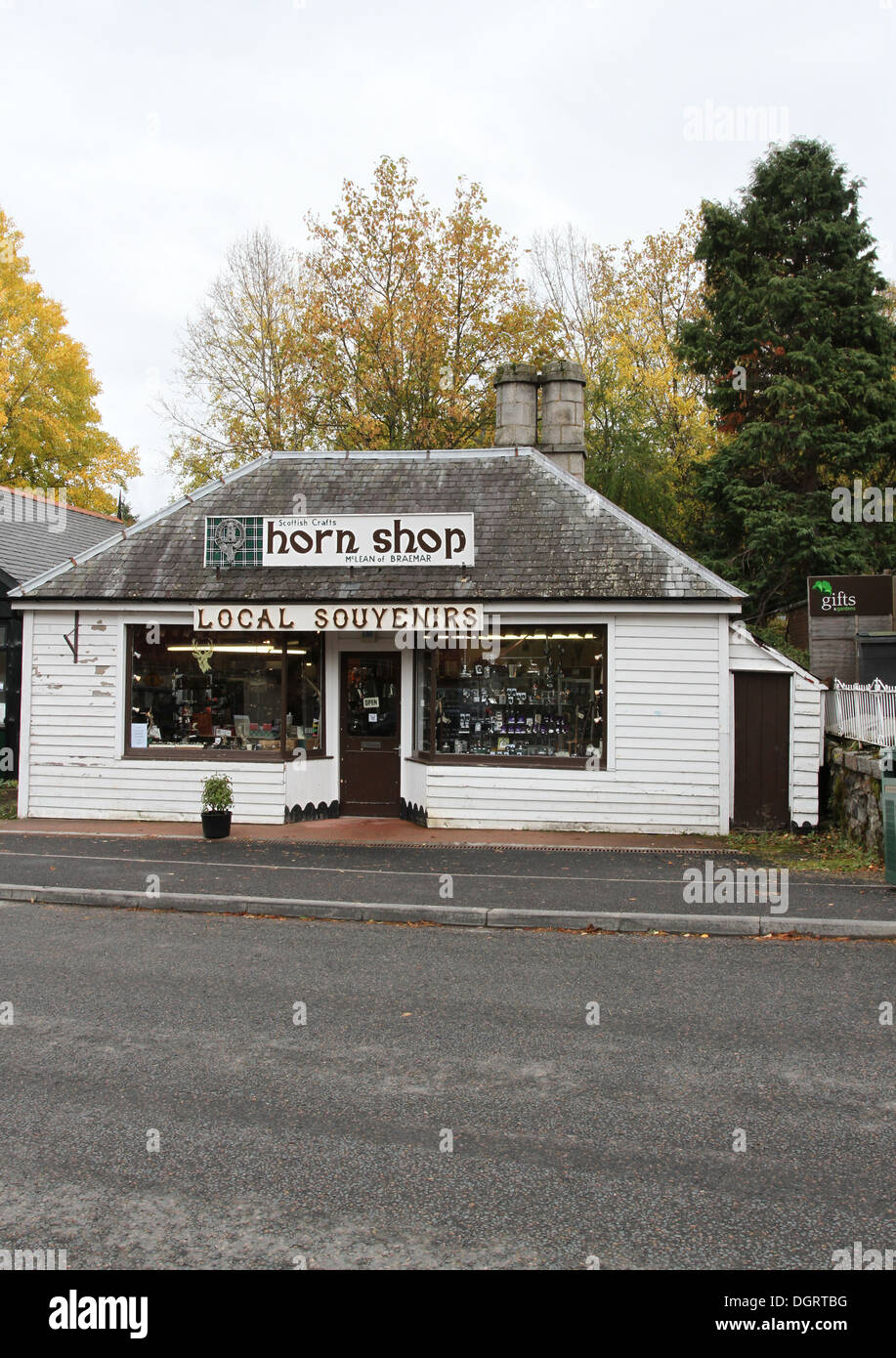 Scottish shop exterior hi-res stock photography and images - Alamy
