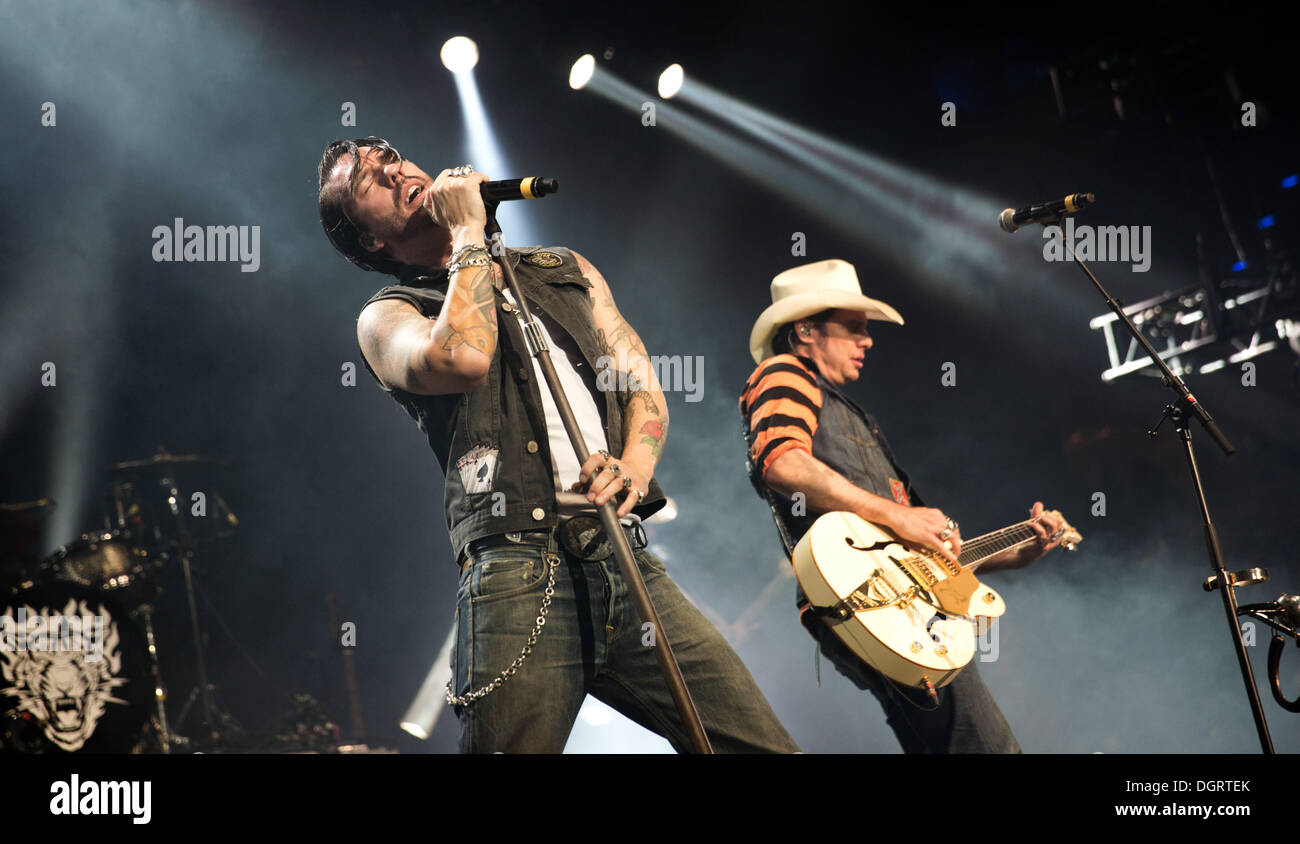 Berlin, Germany. 24th Oct, 2013. Sascha Vollmer aka Hoss Power (R) and ...
