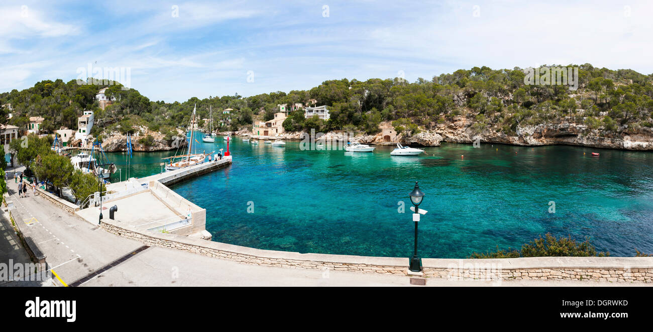 Bay and harbour of Cala Figuera, Santanyi Region, Mallorca, Majorca ...