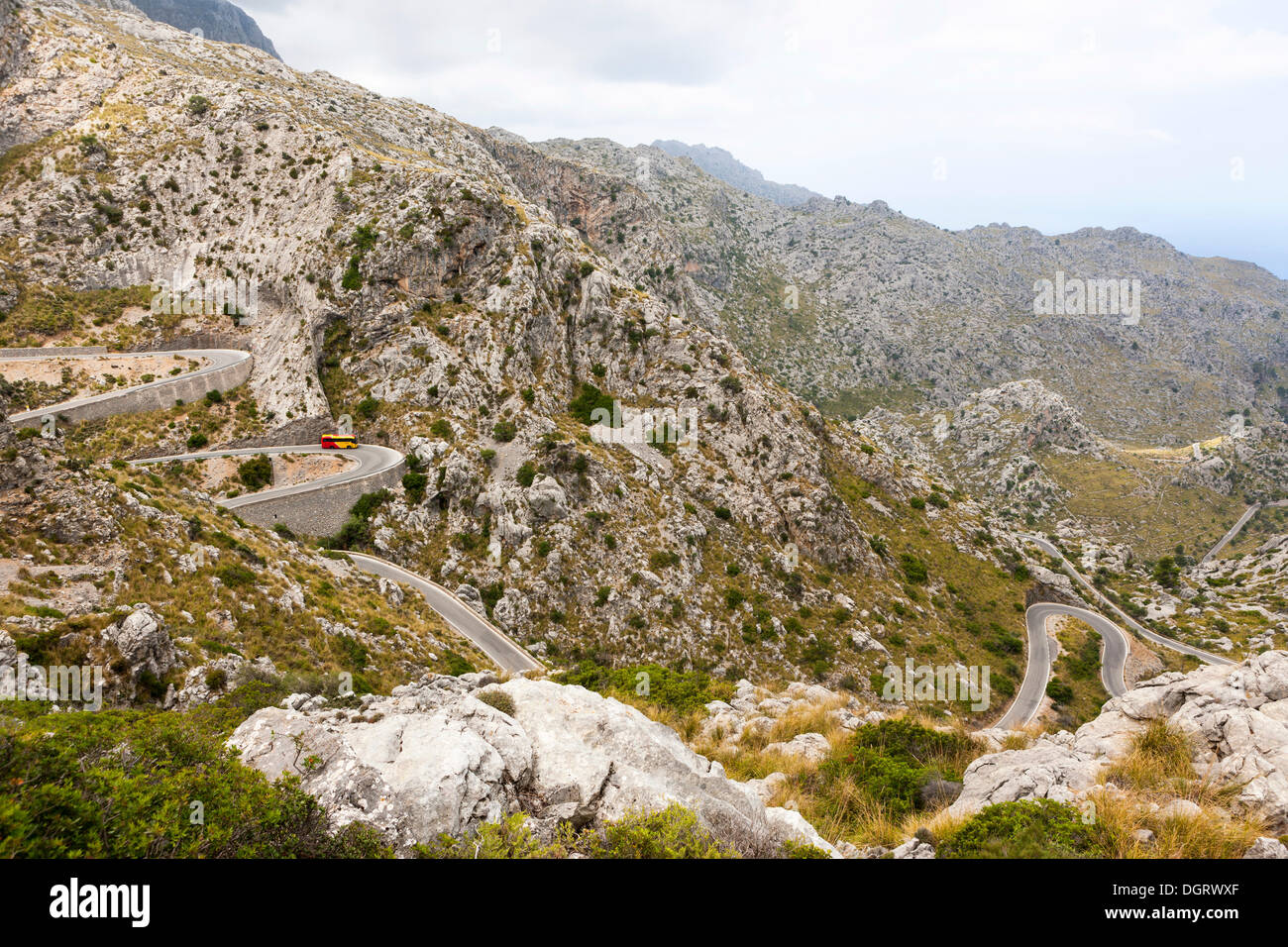 Winding mountain road to Sa Calobra, Tramuntana mountains, Mallorca ...