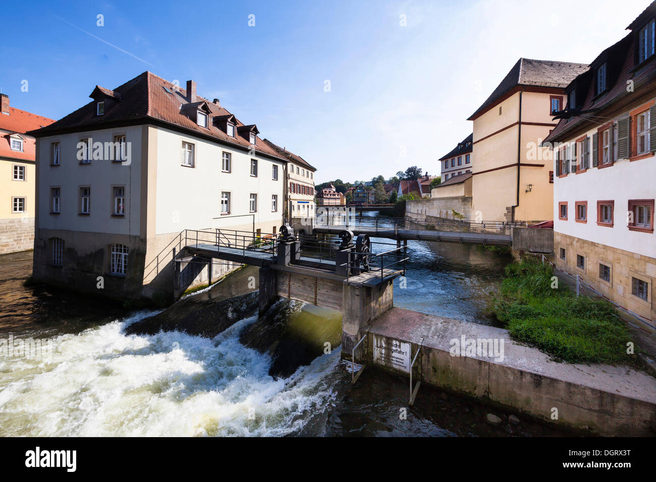 View of the weir on the Regnitz river, Obere Bruecke Bridge, Bamberg ...