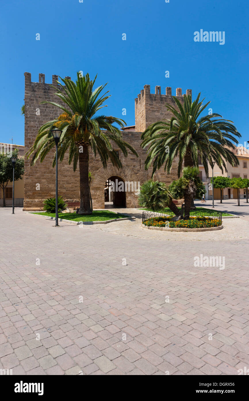 Porta de Moll city gate, Porta de Xara, Alcudia, Alcudia, Majorca ...