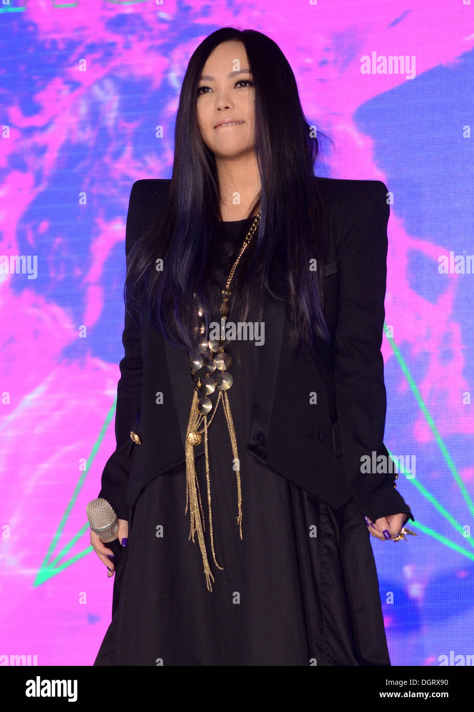 Taipei, China. 17th Oct, 2013. Taiwan Singer Amei releases her DVD of ...