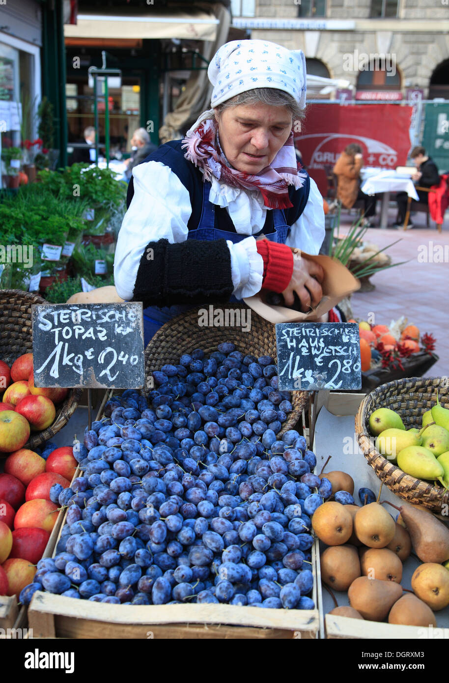 Fruits on sale at Naschmarkt stall, Vienna, Austria, Europe Stock Photo ...