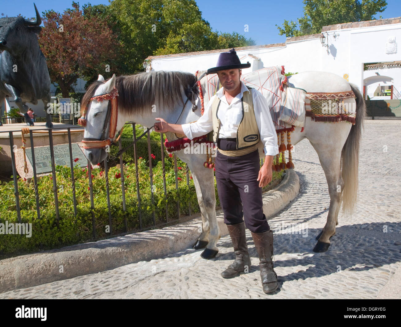 Traditional spanish clothes hi-res stock photography and images - Alamy