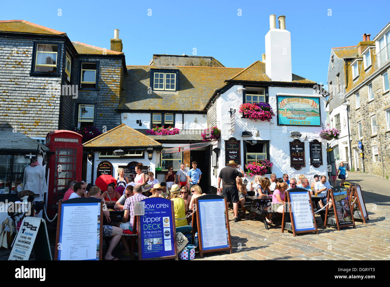 14th century Sloop Inn, Back Lane, St Ives, Cornwall, England, United ...