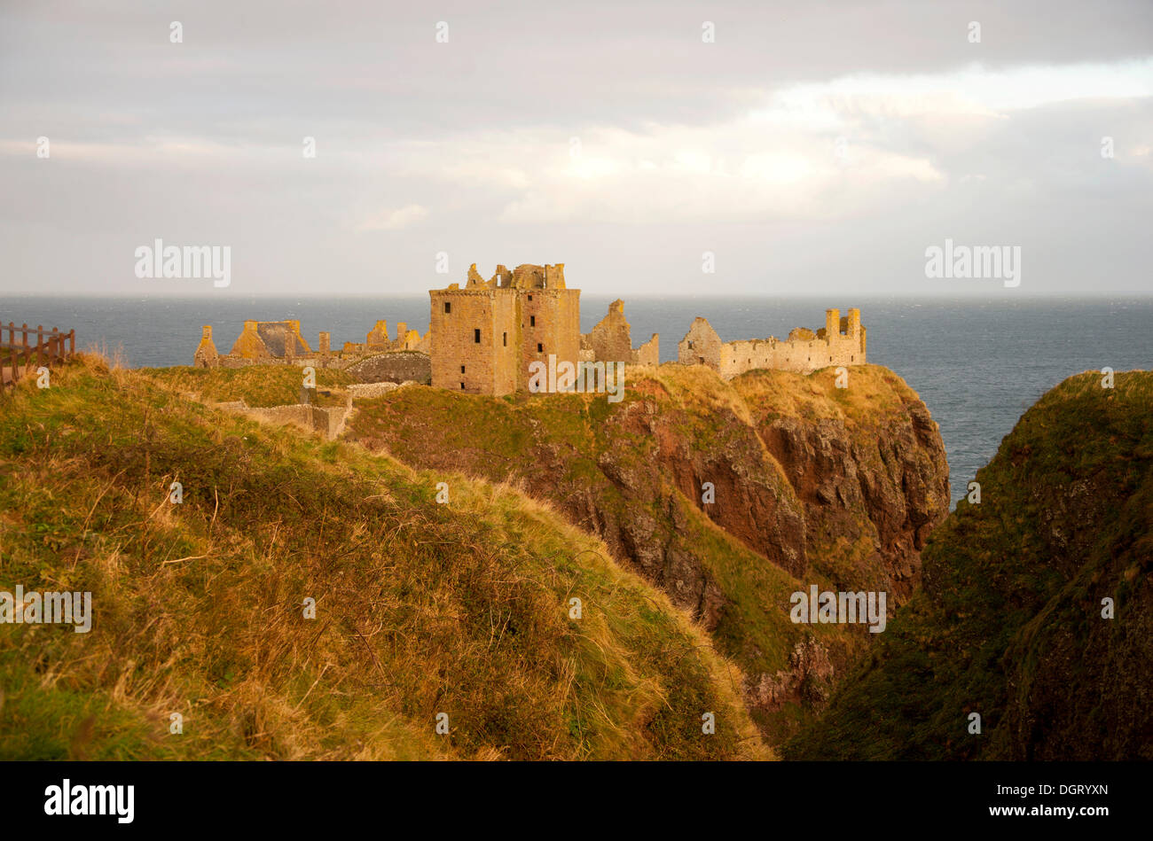 Dunottar castle hi-res stock photography and images - Alamy