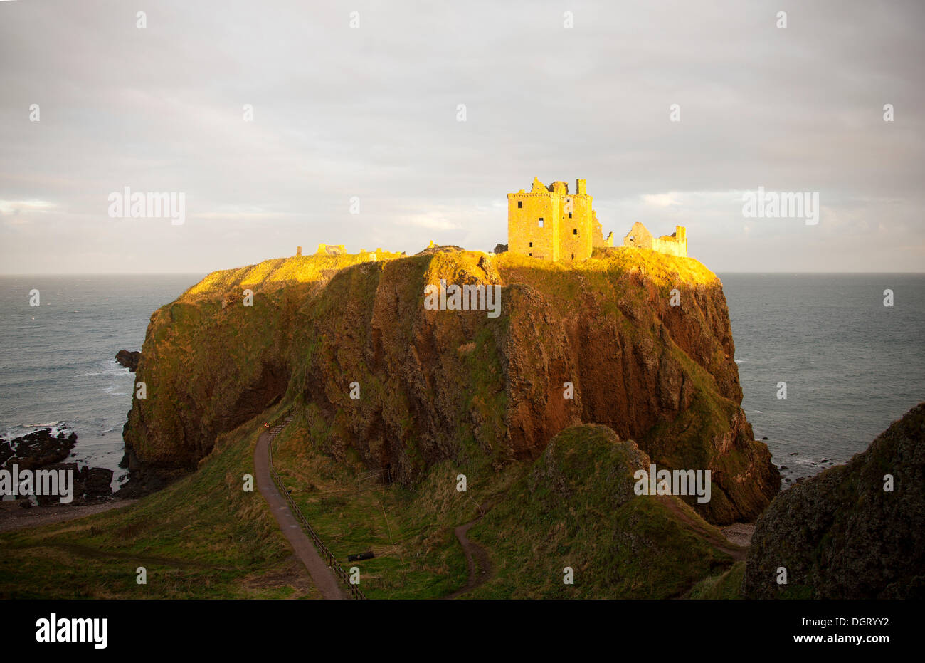 Dunottar castle hi-res stock photography and images - Alamy