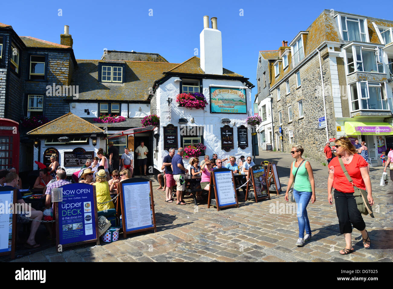 14th century Sloop Inn, Back Lane, St Ives, Cornwall, England, United ...