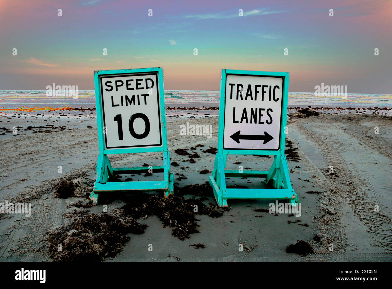 Speed limit signs hi-res stock photography and images - Alamy