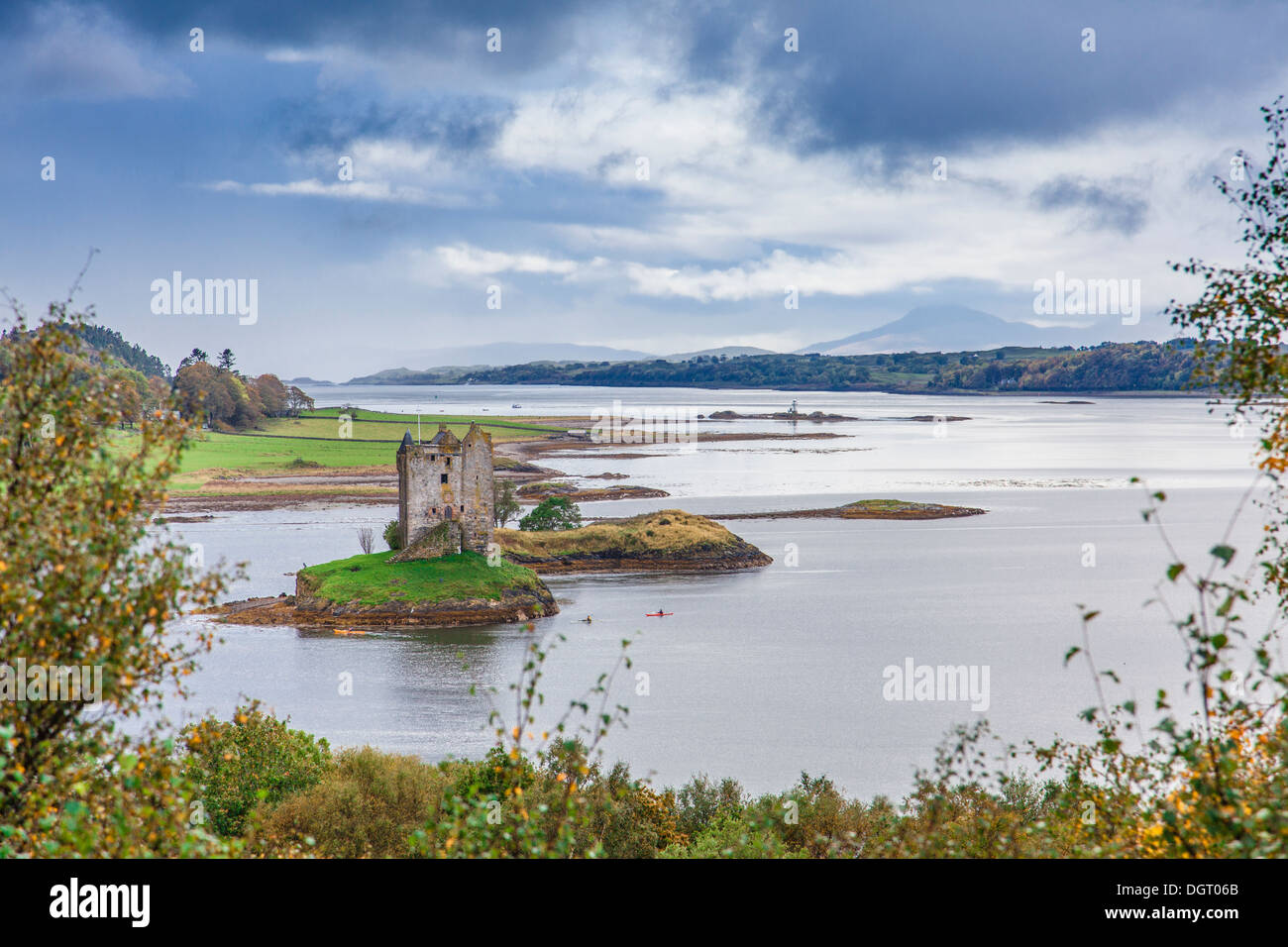 Castle stalker hi-res stock photography and images - Alamy