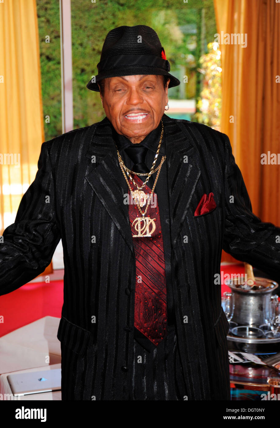 Arrives villa hi-res stock photography and images - Alamy