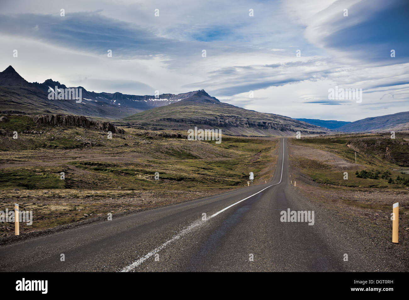Cloud horizontal land roadside hi-res stock photography and images - Alamy