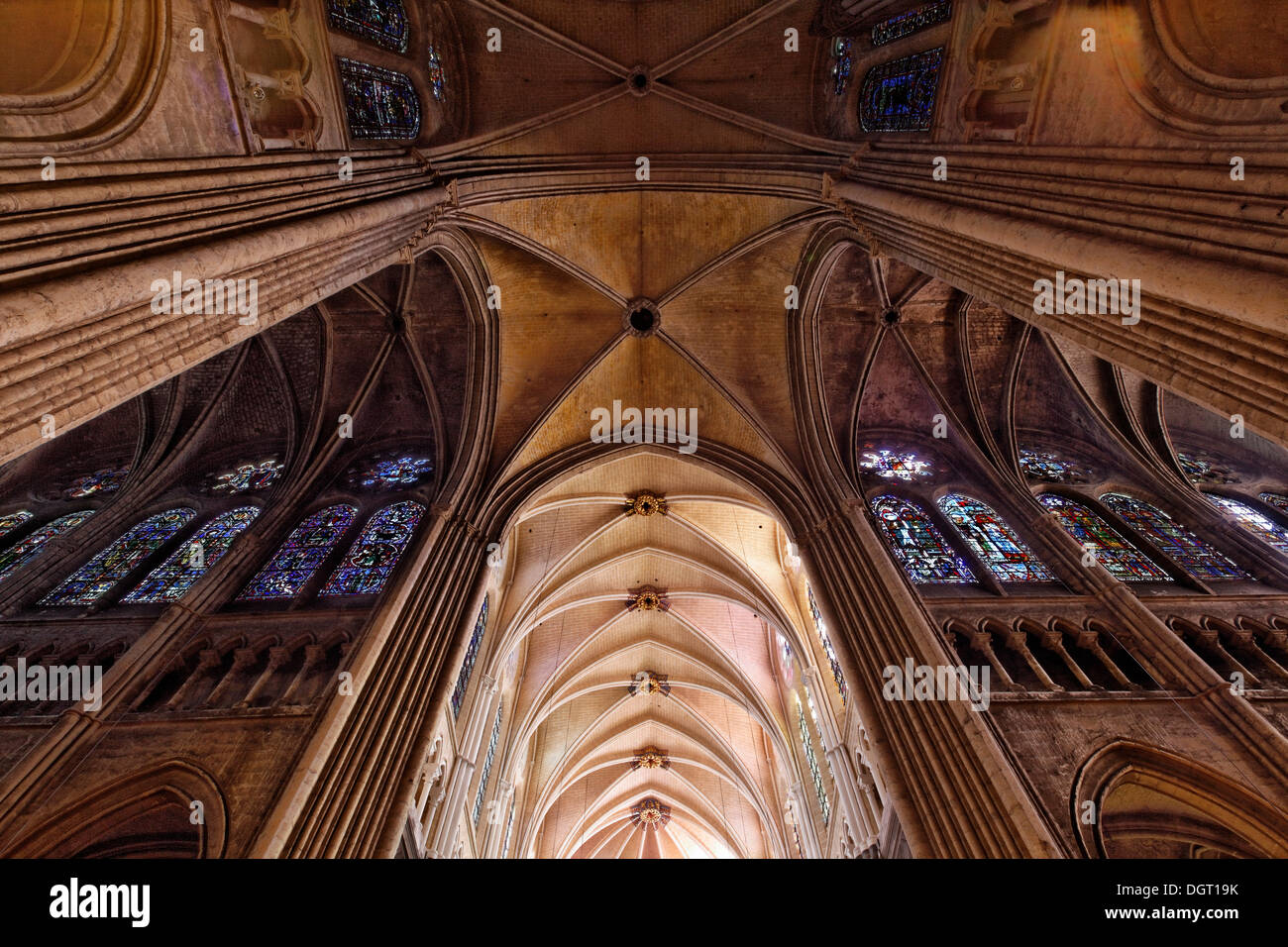 Chartres cathedral interior hi-res stock photography and images - Alamy