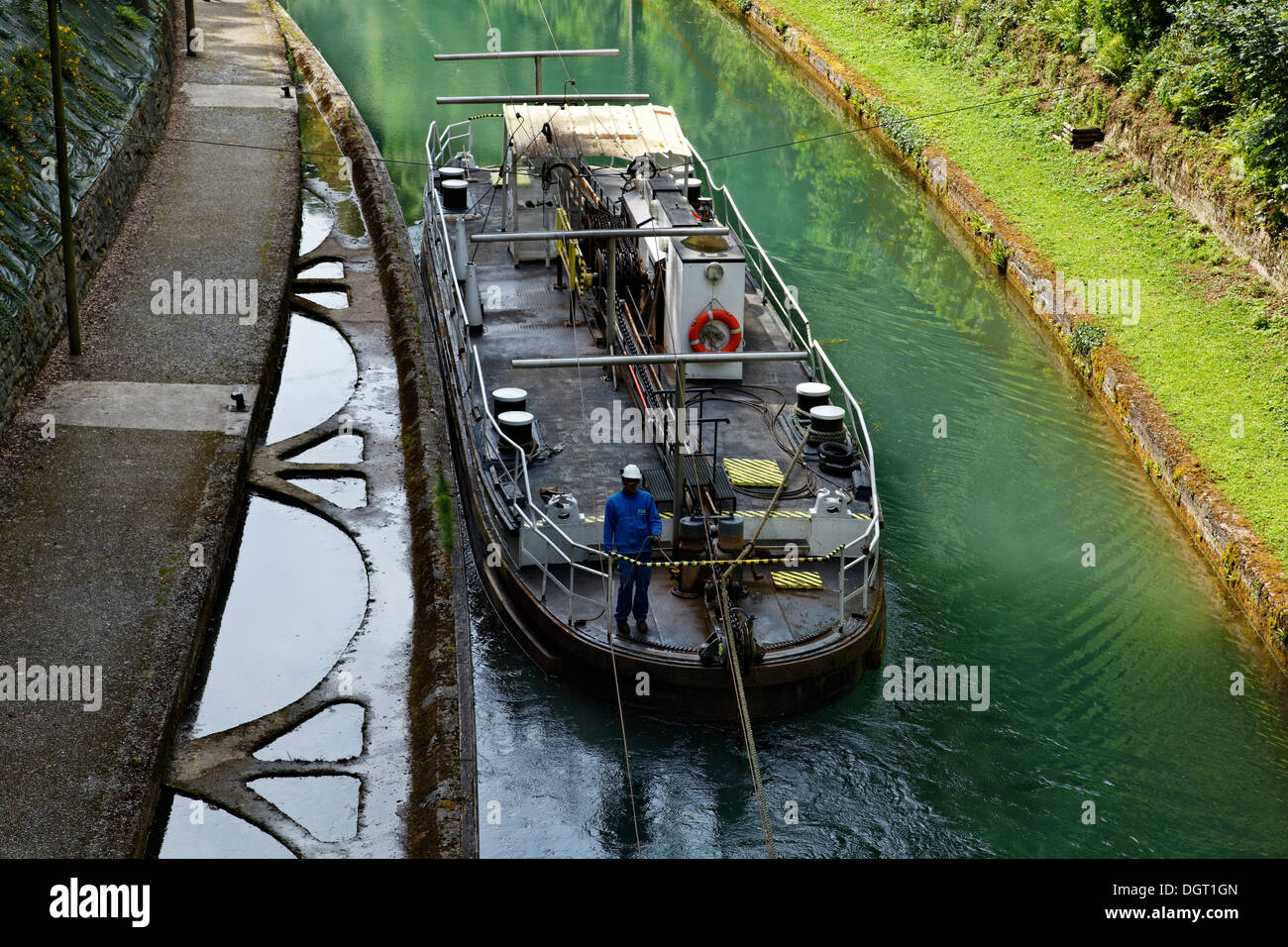 Tunnel of Riqueval for the Canal of Saint-Quentin, the towboat travels ...
