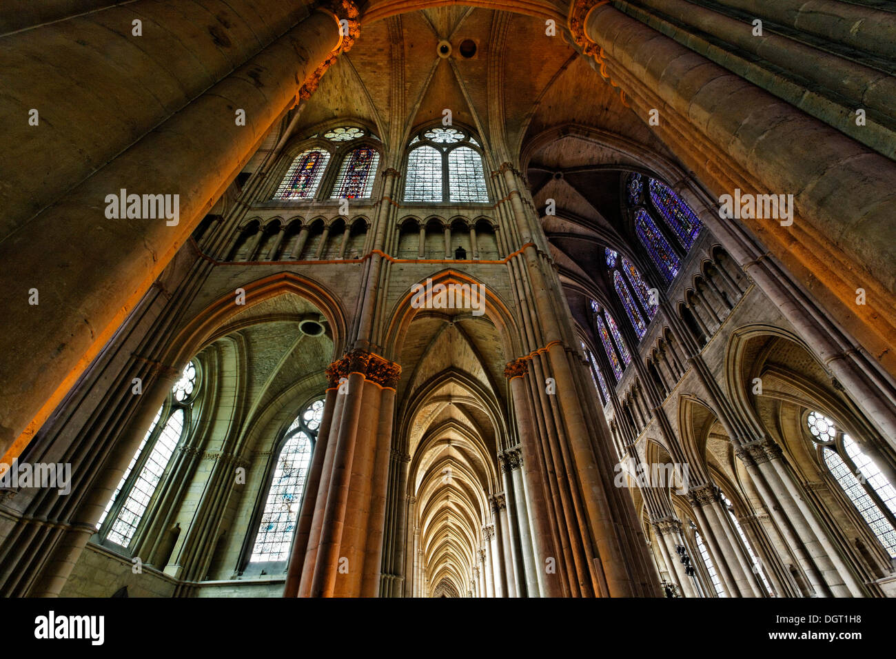 Reims cathedral interior hi-res stock photography and images - Alamy