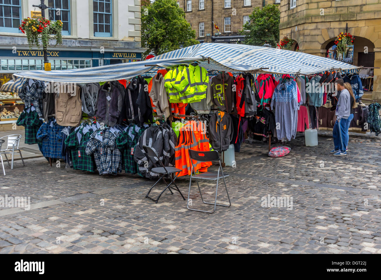 Market stall at alnwick hi-res stock photography and images - Alamy