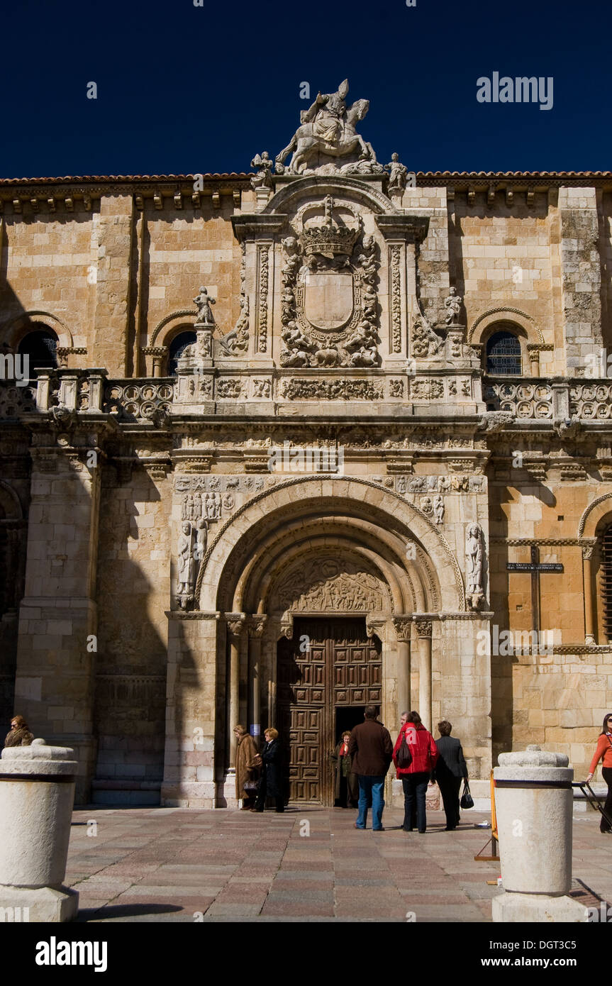 Real basilica de san isidoro hi-res stock photography and images - Alamy