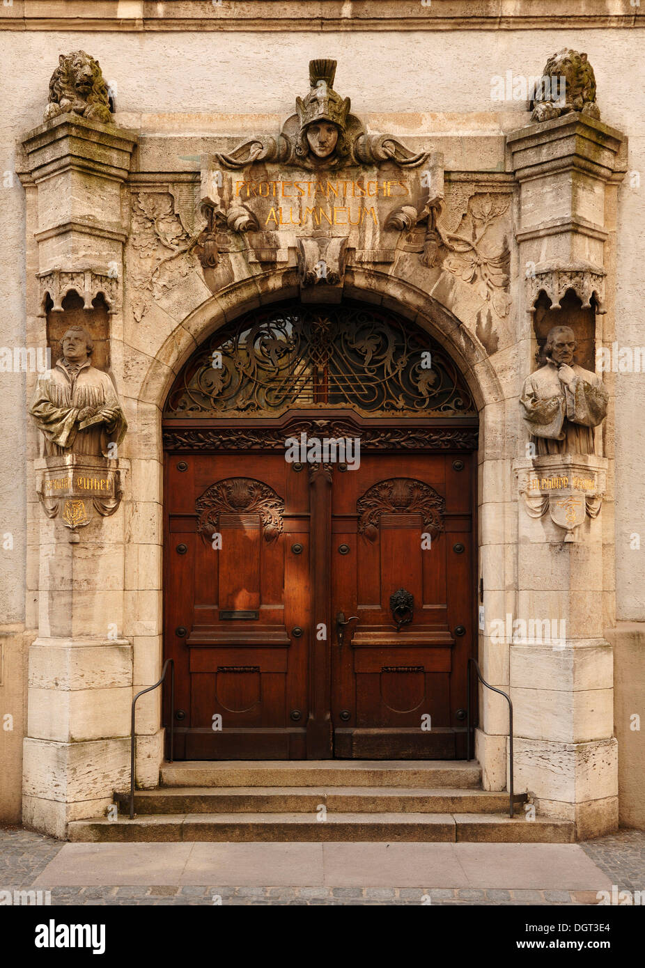 Alumneums hi-res stock photography and images - Alamy