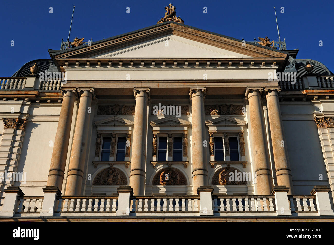 Neoclassical facades hi-res stock photography and images - Alamy