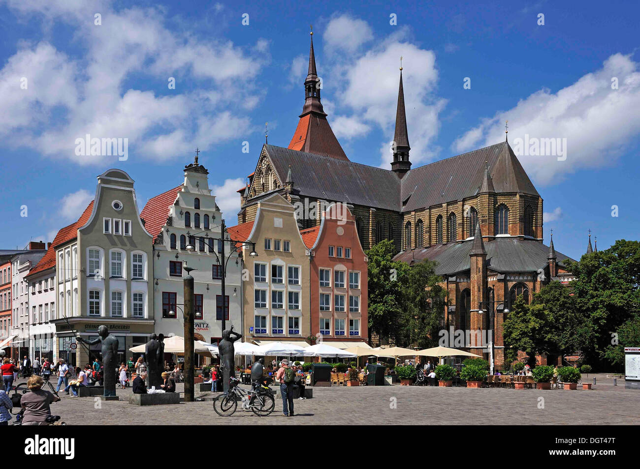 Historic facades on the market square, Sankt Marien Kirche church at ...