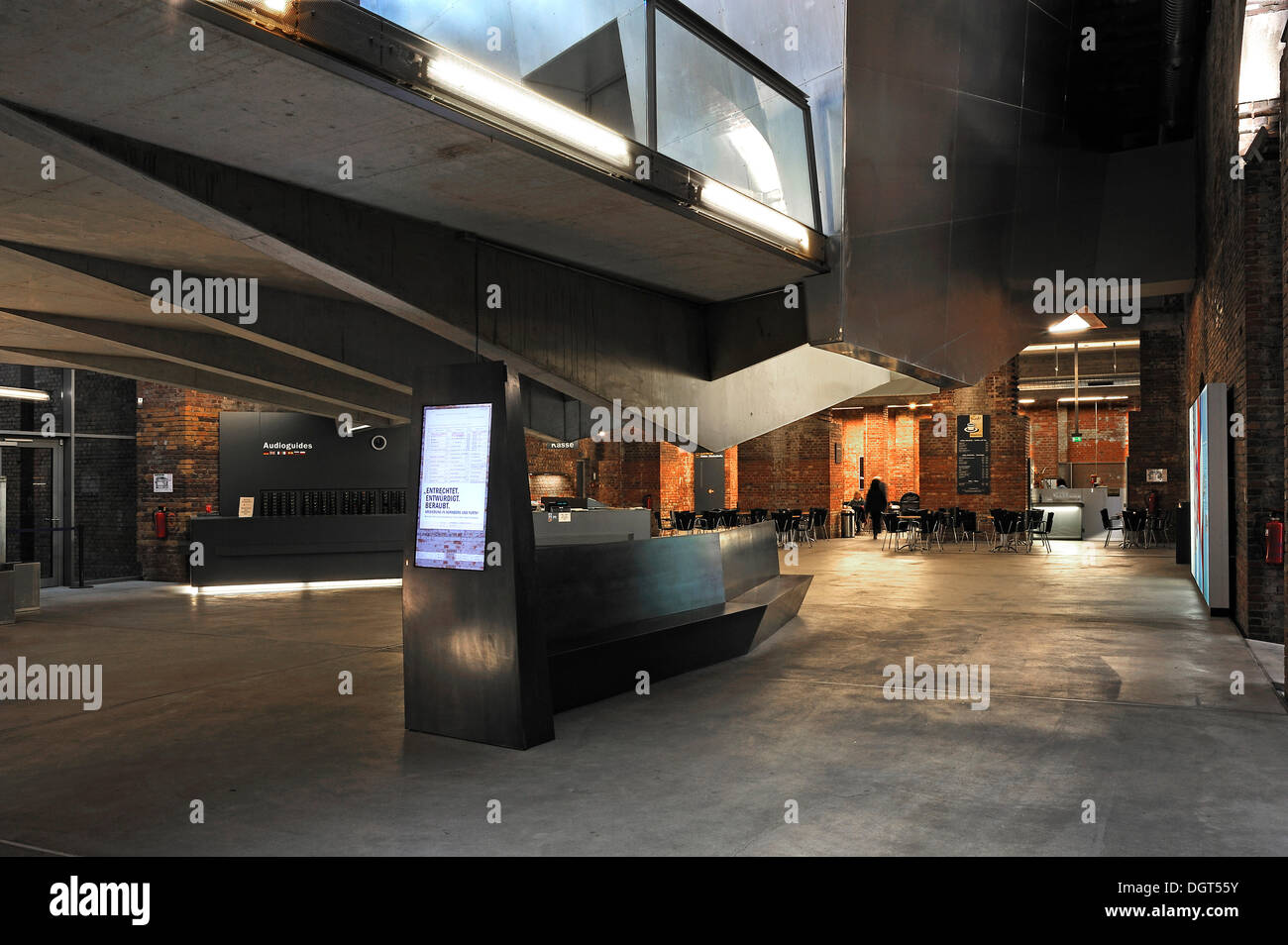 1939 building interior lobby hi-res stock photography and images - Alamy