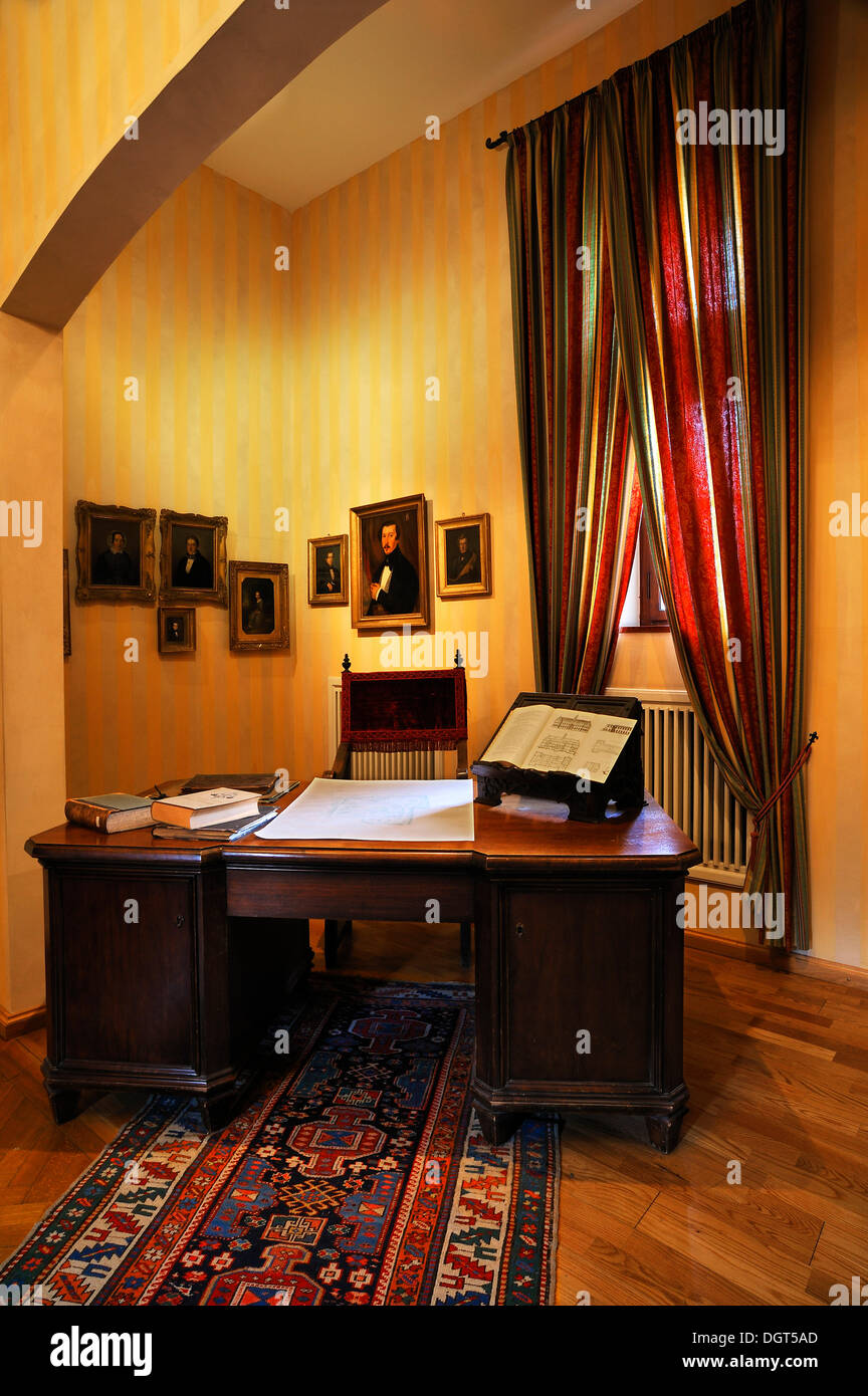 Old mansion study interior hi-res stock photography and images - Alamy