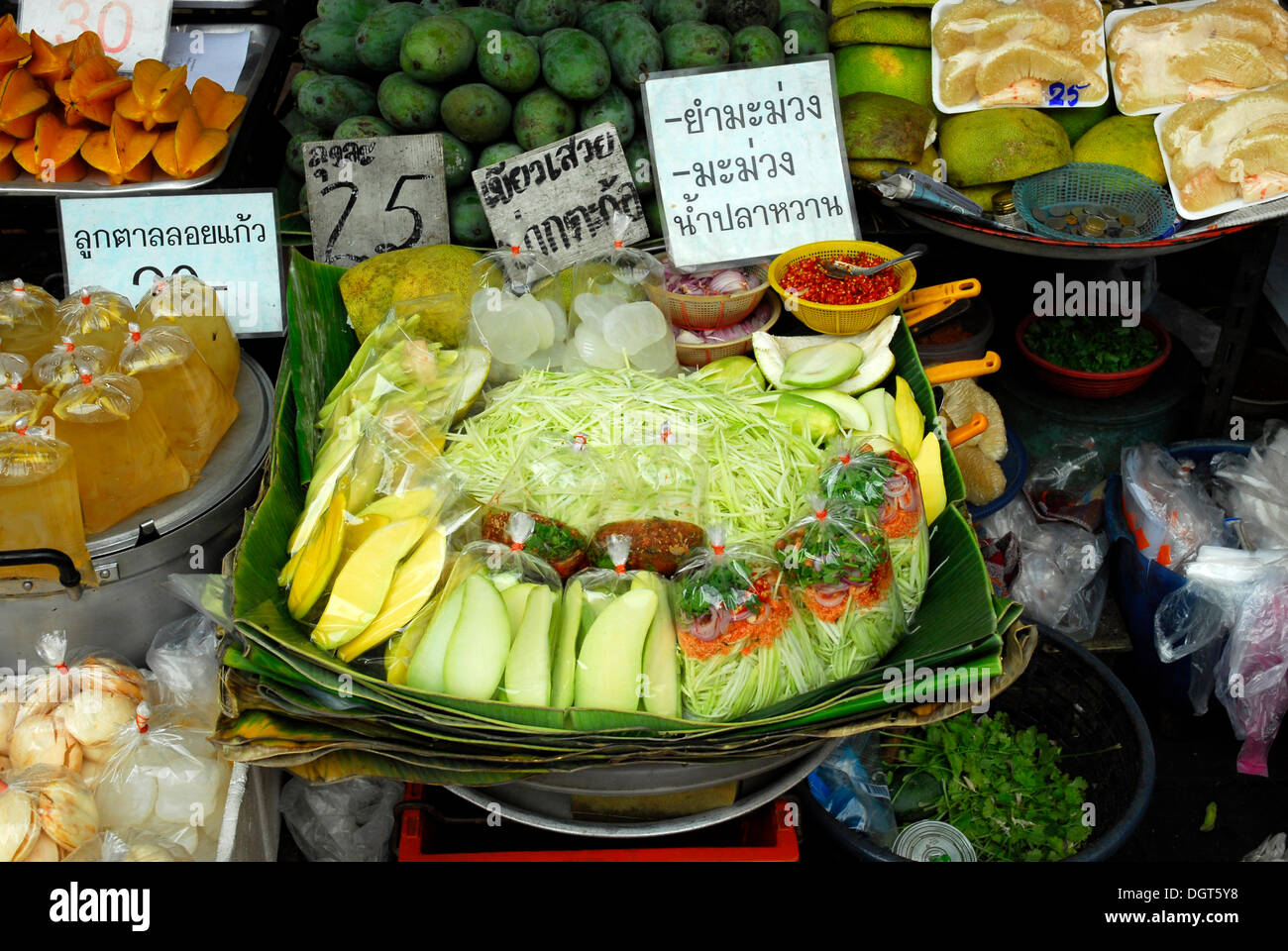 Fruit and vegetables, Bangrak Market, Bang Rak district, Bangkok, Krung ...