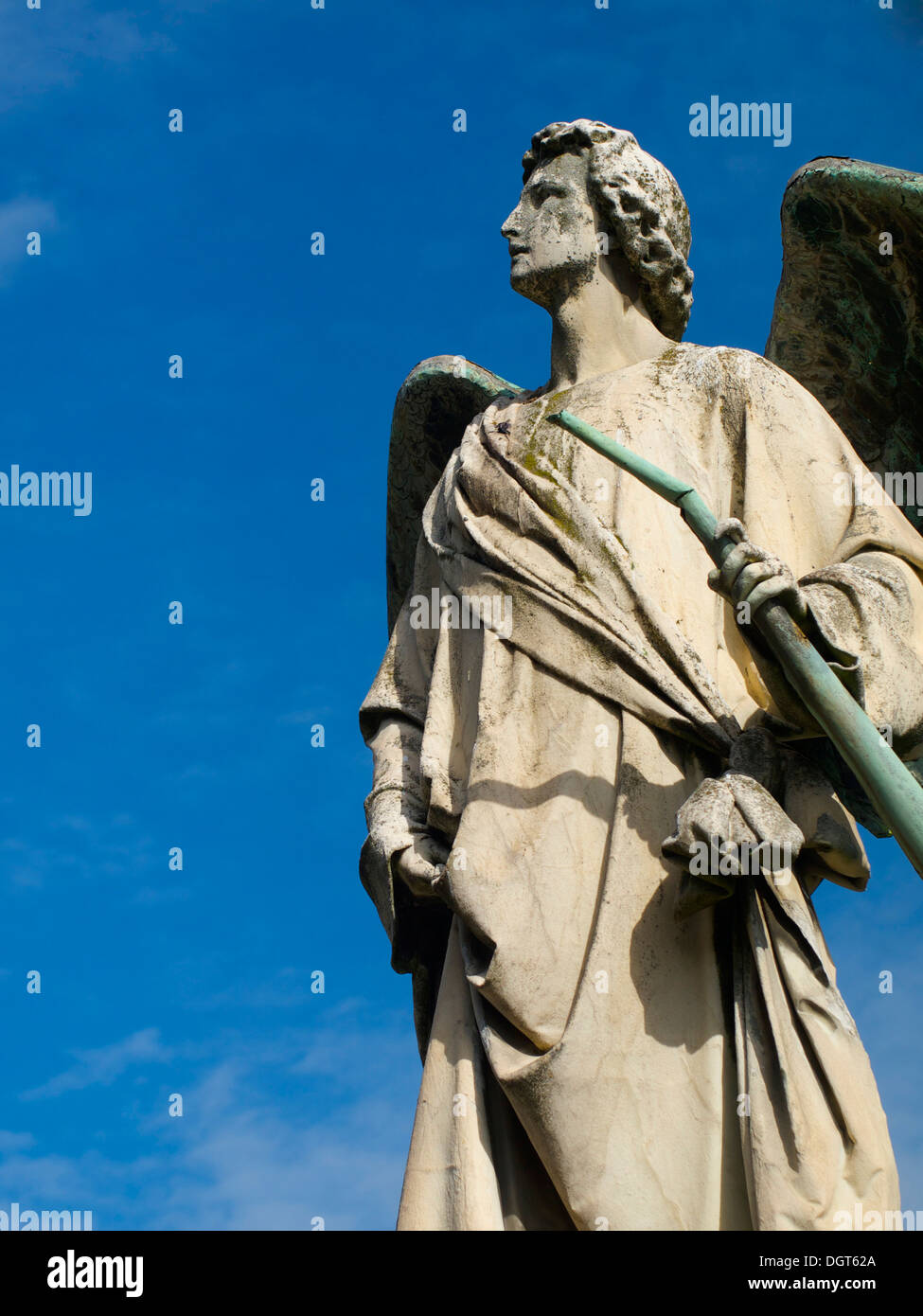 Statue looking up hi-res stock photography and images - Alamy
