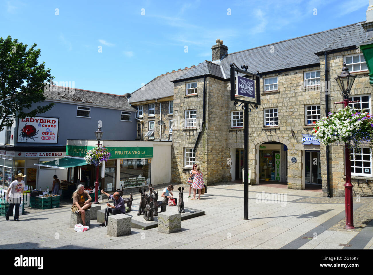 Redruth town centre hi-res stock photography and images - Alamy