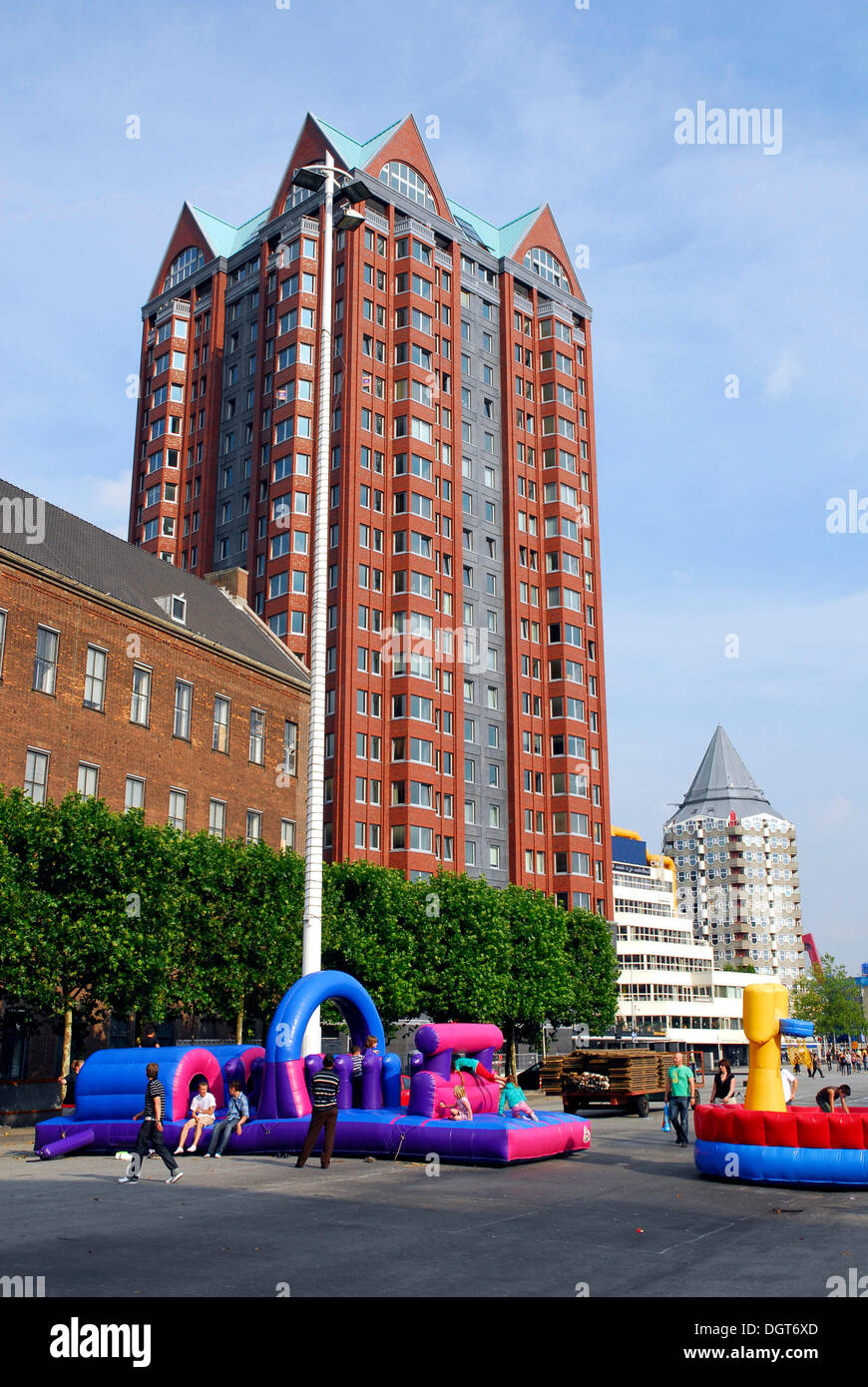 Modern architecture along the Binnenrotte, residence tower Statendam ...
