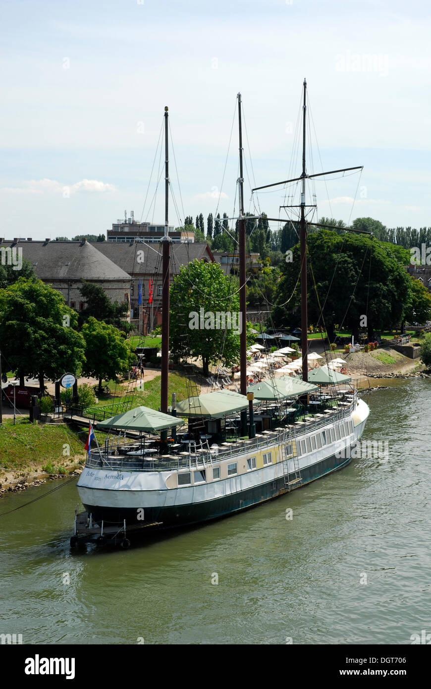 Catering trade ship hi-res stock photography and images - Alamy
