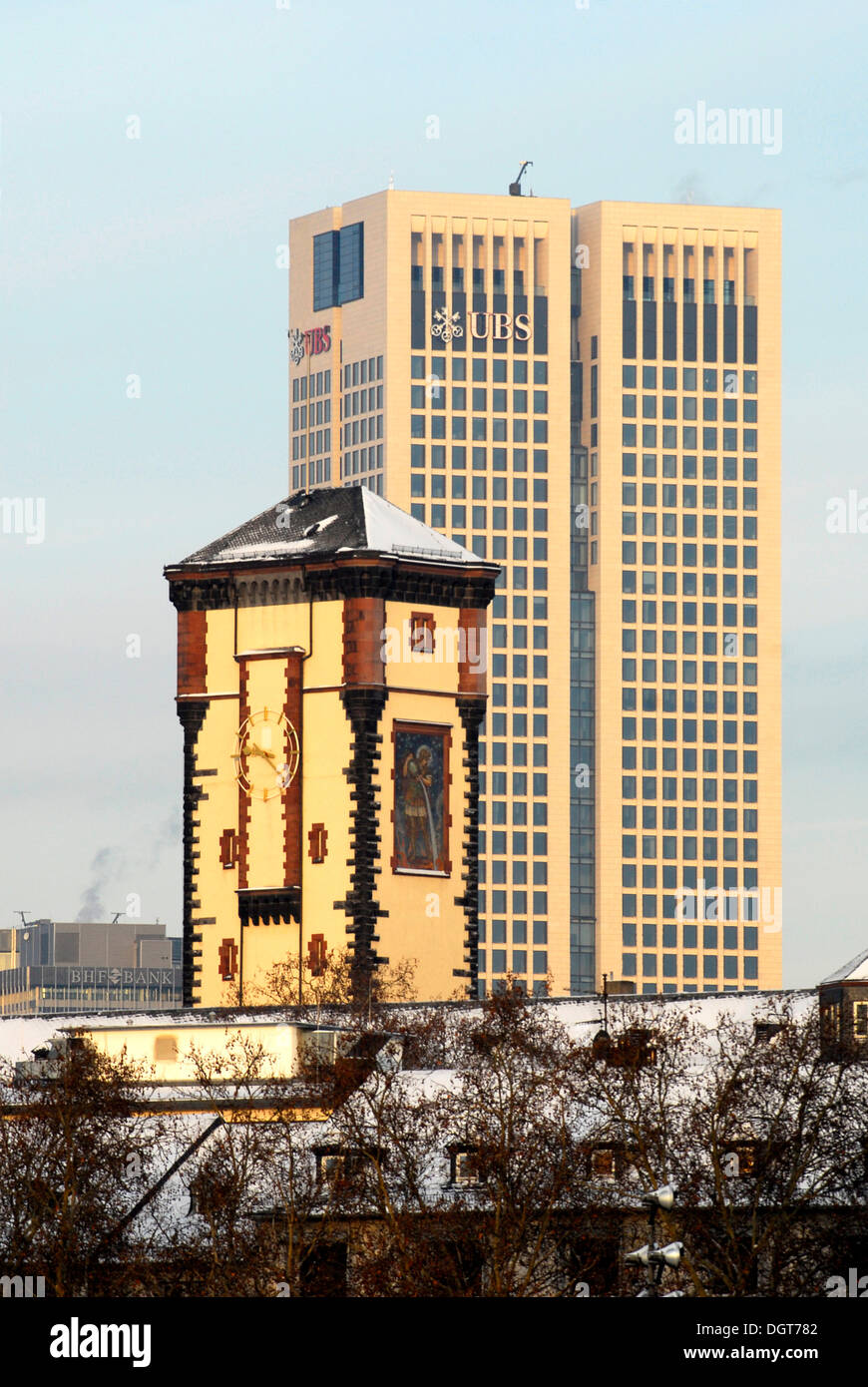 The snowy Roemer, the tower of the town hall in winter and the ...