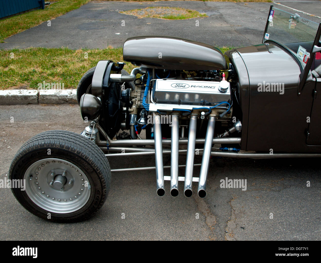 engine of a restored classic car Stock Photo - Alamy