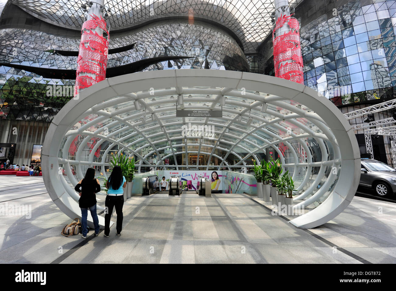 Mrt stations hi-res stock photography and images - Alamy