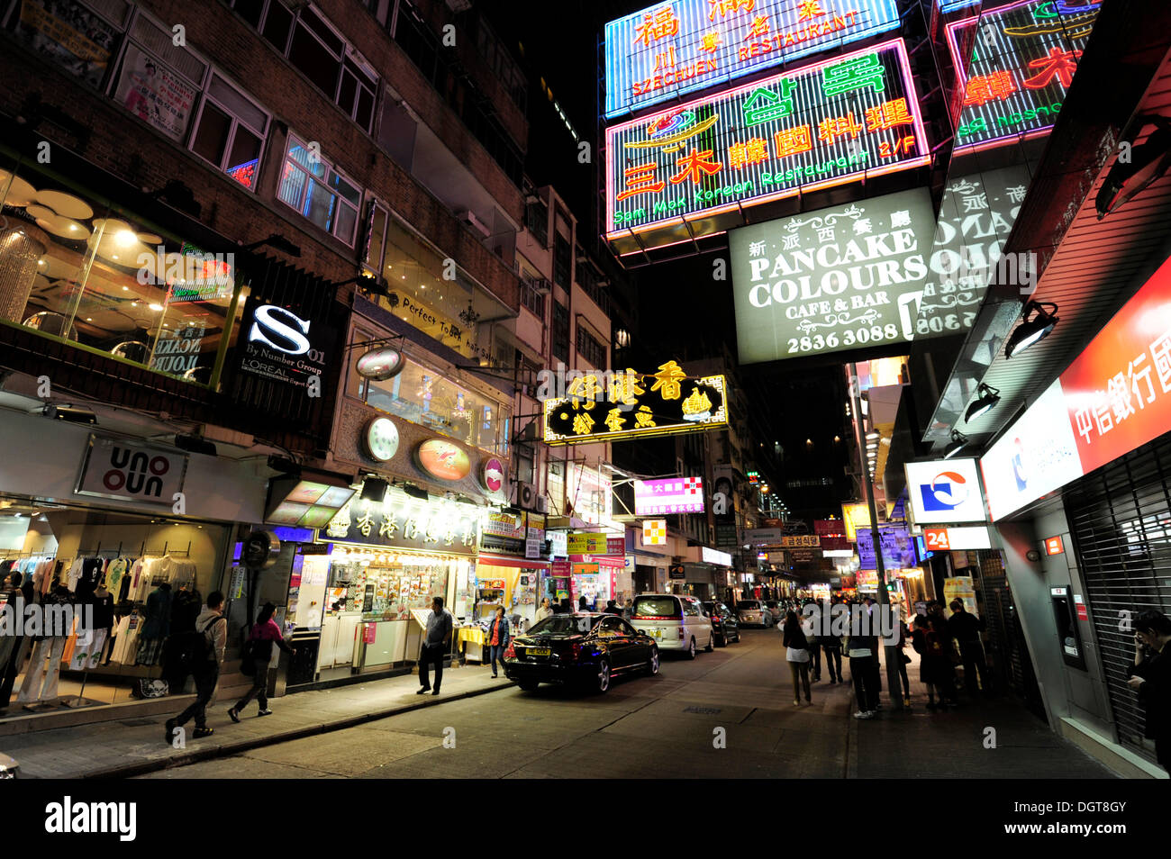 Street at night kowloon hi-res stock photography and images - Alamy