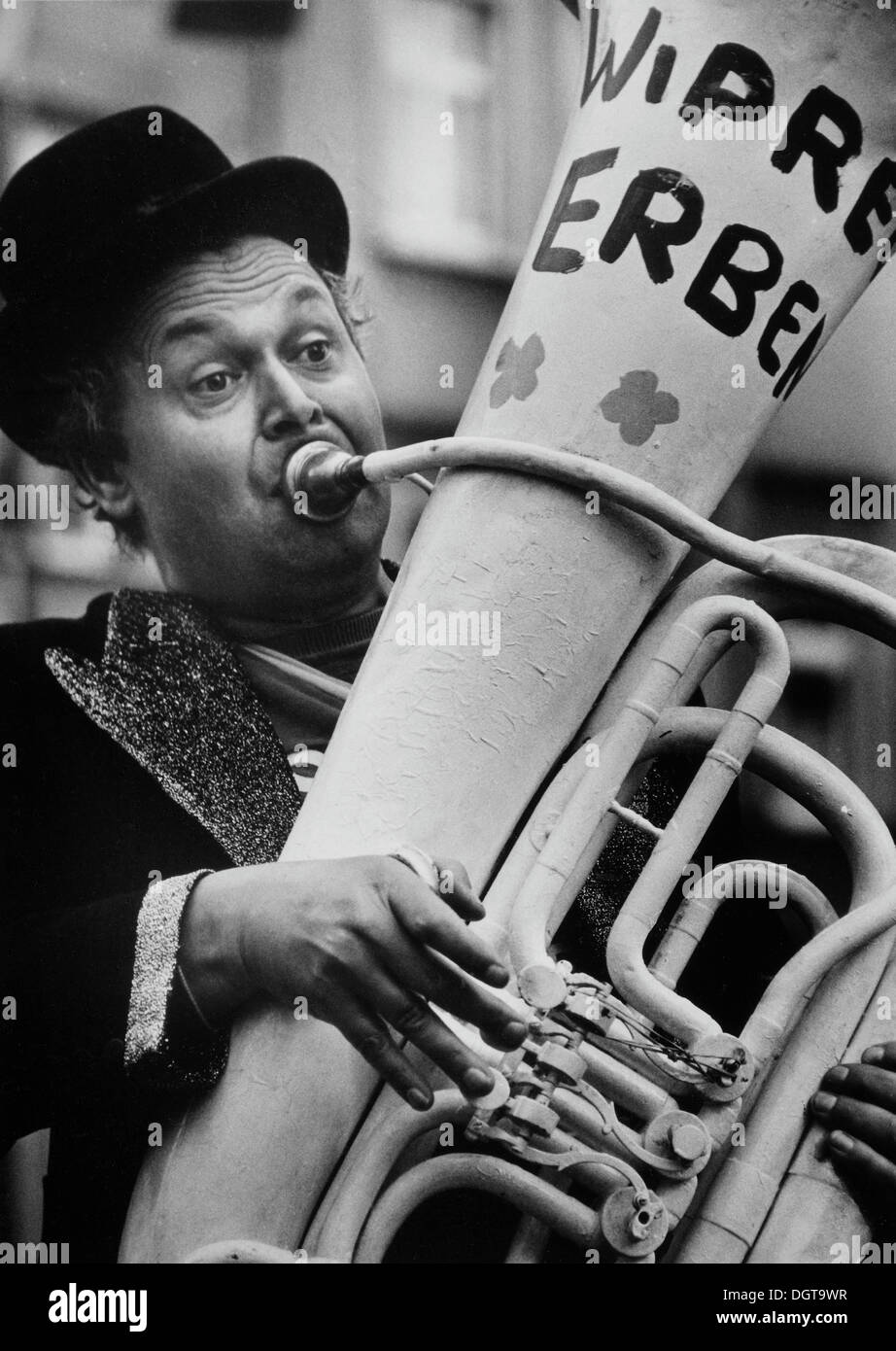 Musical instrument masquerade carnival hi-res stock photography and ...