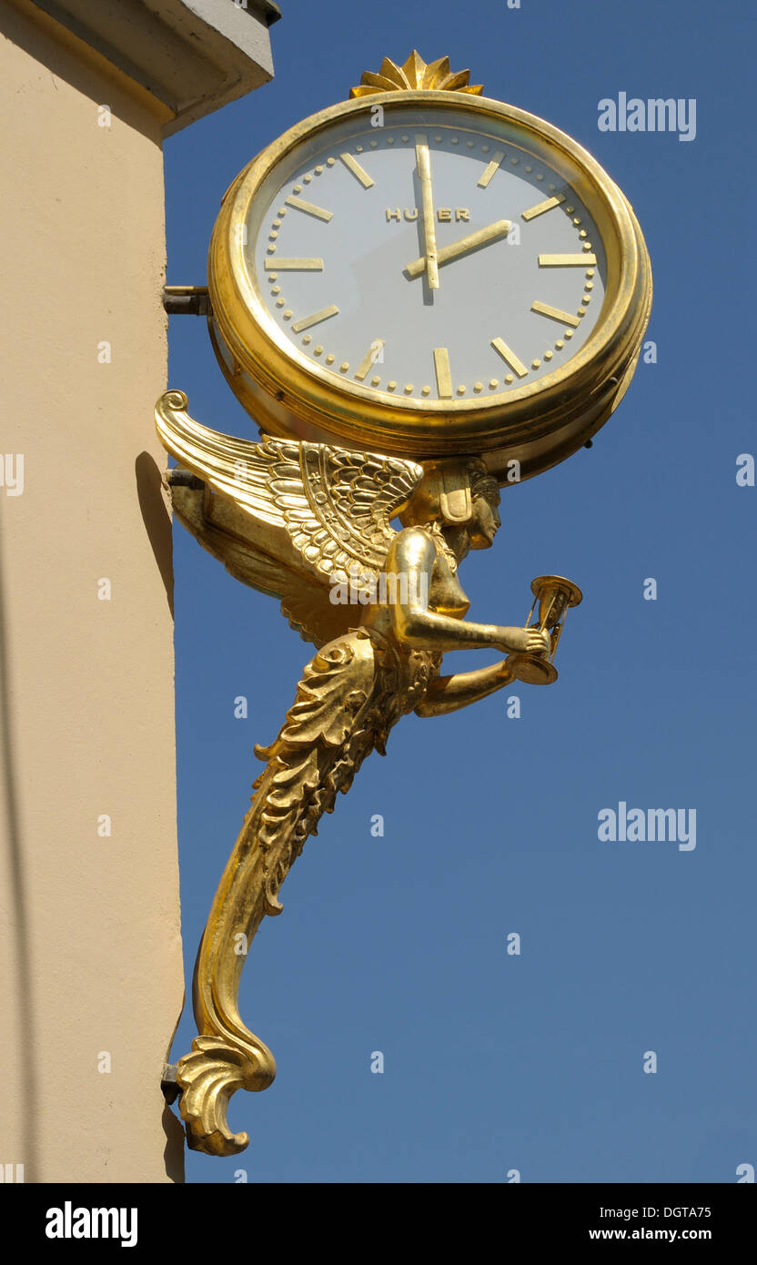 Gold gilded wall clock hi-res stock photography and images - Alamy
