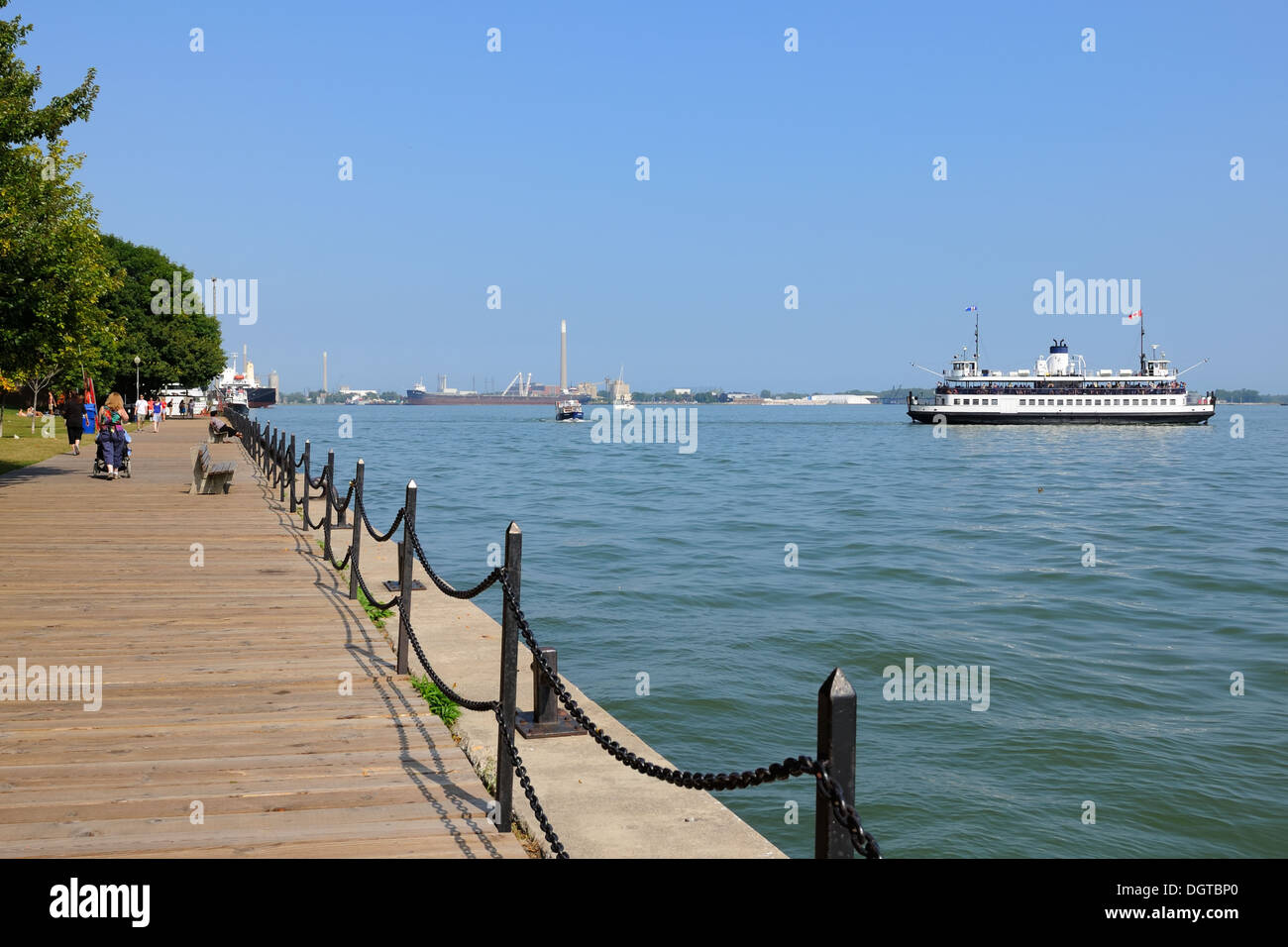 Boats harbourfront toronto ontario hi-res stock photography and images ...