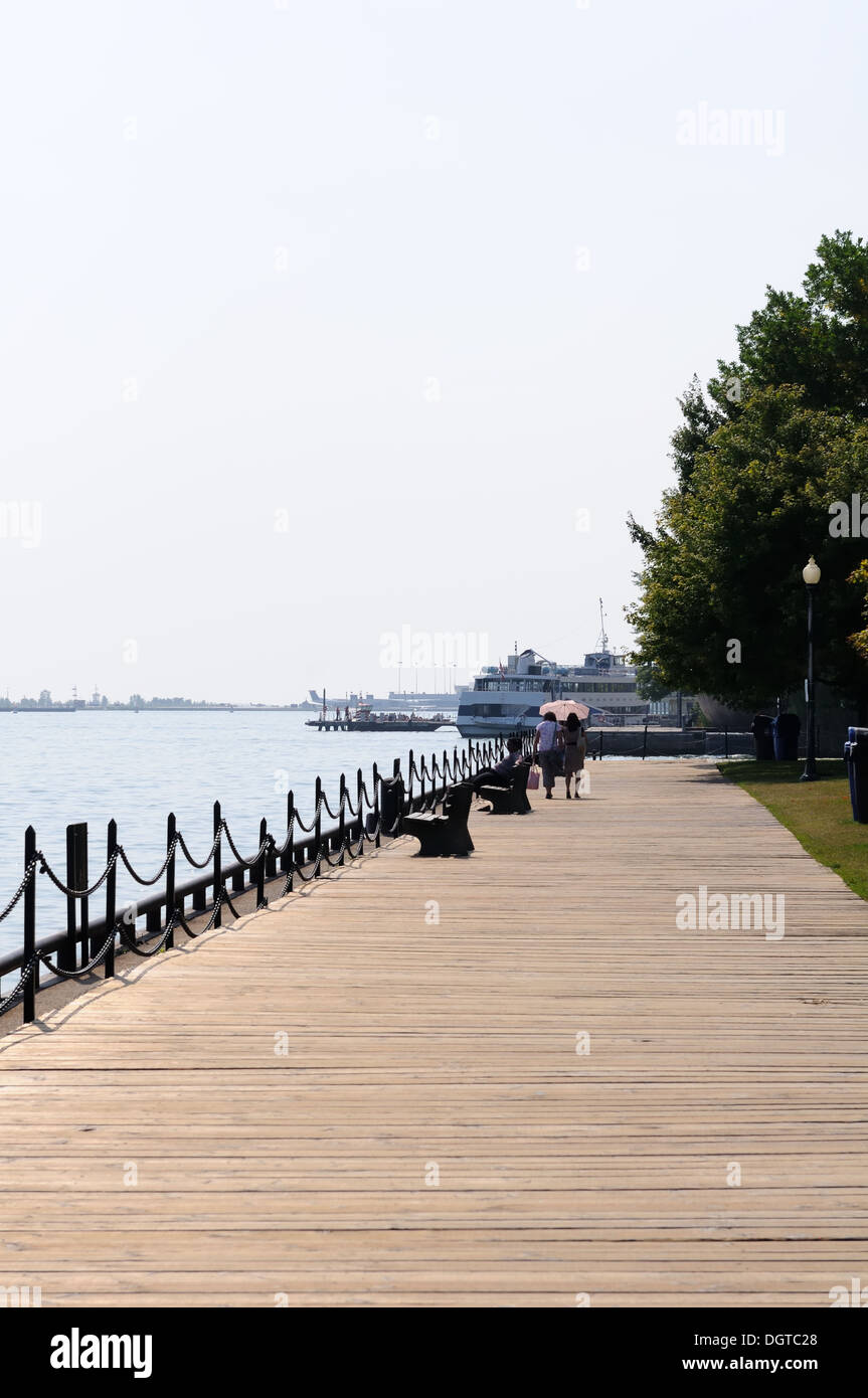 Boardwalk, Toronto harbour Stock Photo - Alamy