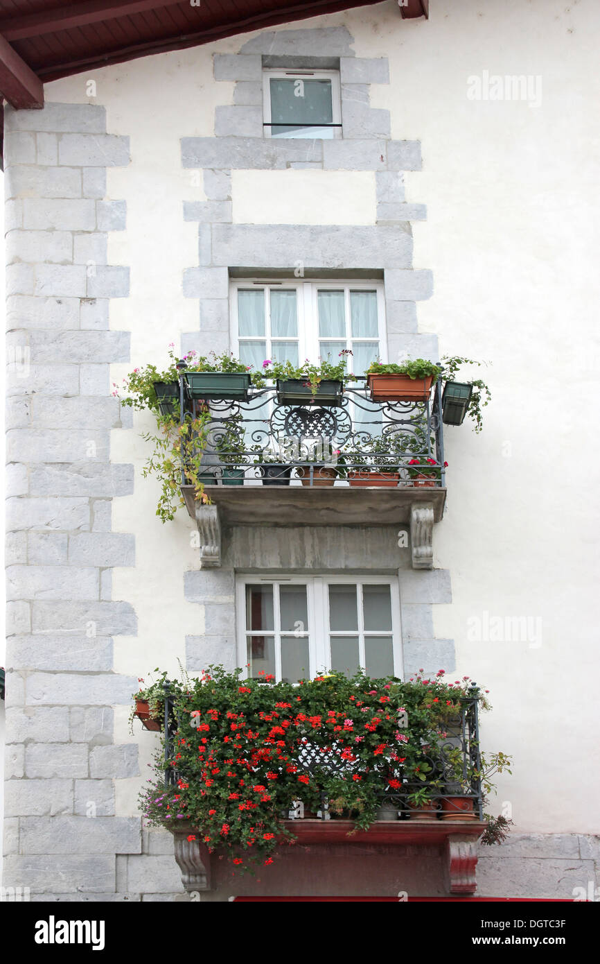 Espelette hi-res stock photography and images - Alamy