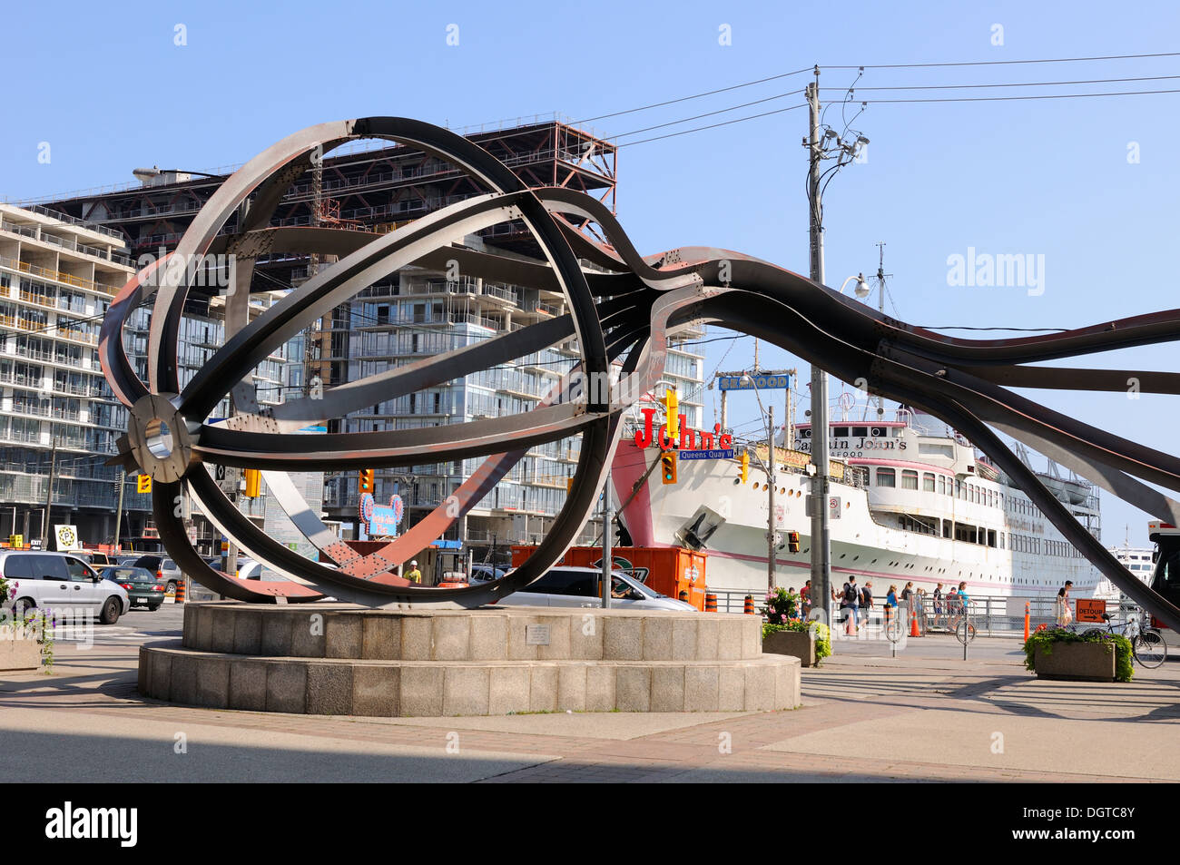 Waterfront sculpture hi-res stock photography and images - Alamy