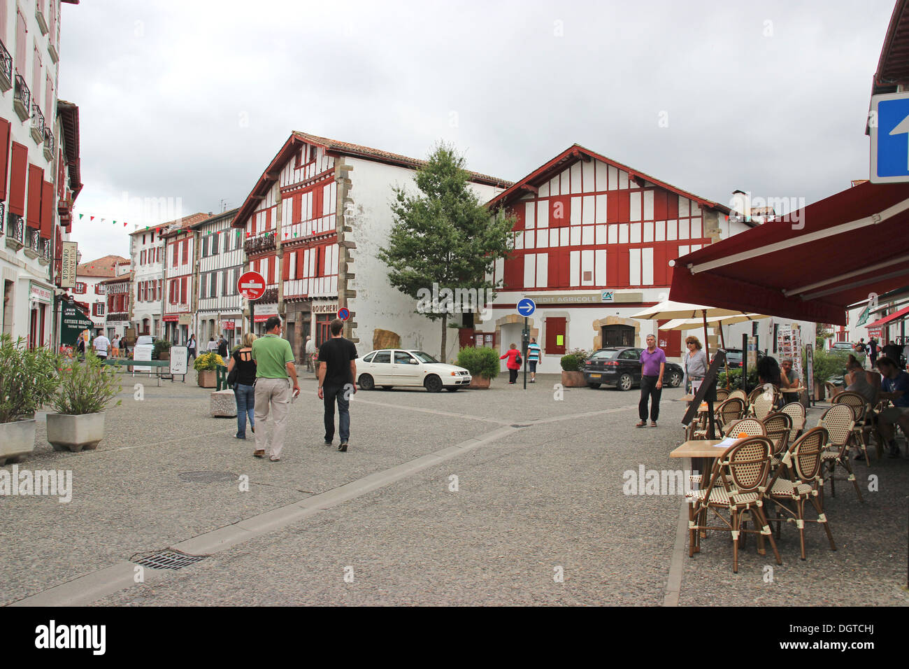 Espelette hi-res stock photography and images - Alamy