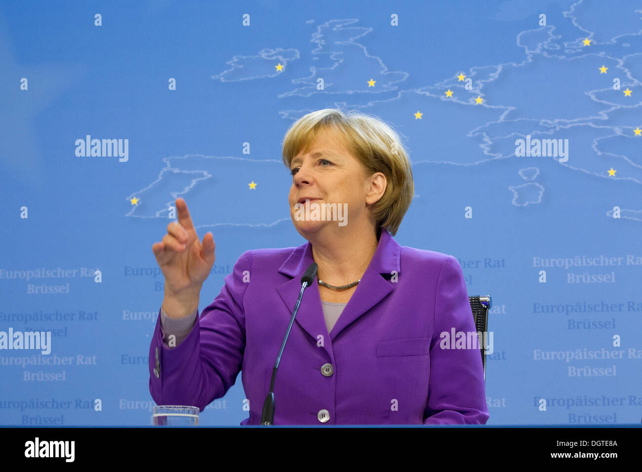 Angela merkel smiling hi-res stock photography and images - Alamy