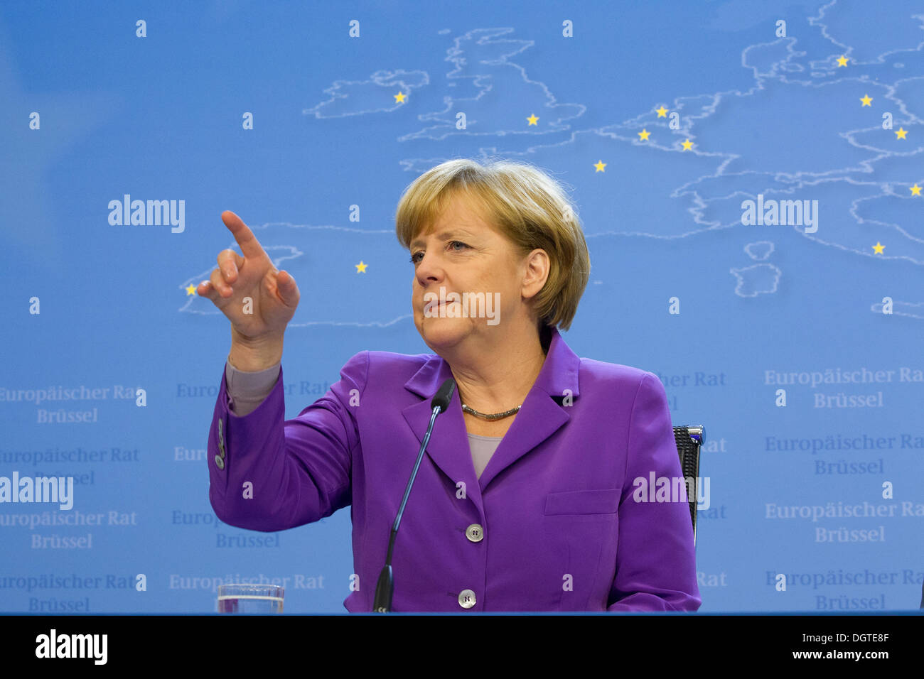 Politics pointing smiling hi-res stock photography and images - Alamy