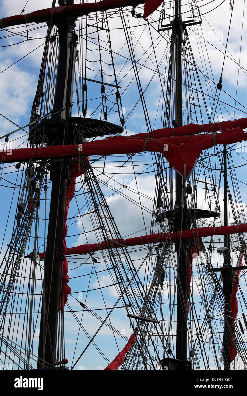 Running rigging hi-res stock photography and images - Alamy